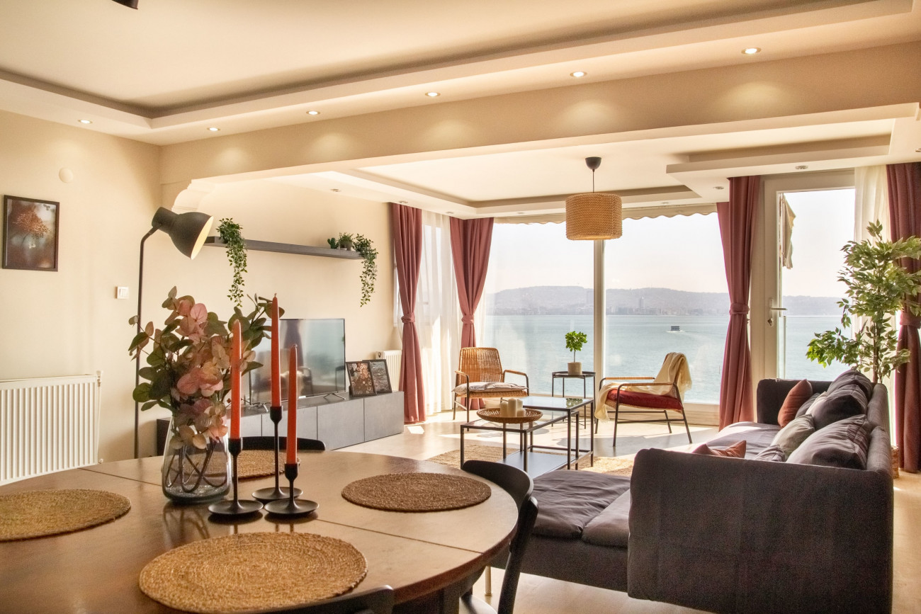 Sea View 3BR Flat – Steps from Coast Road | Missafir