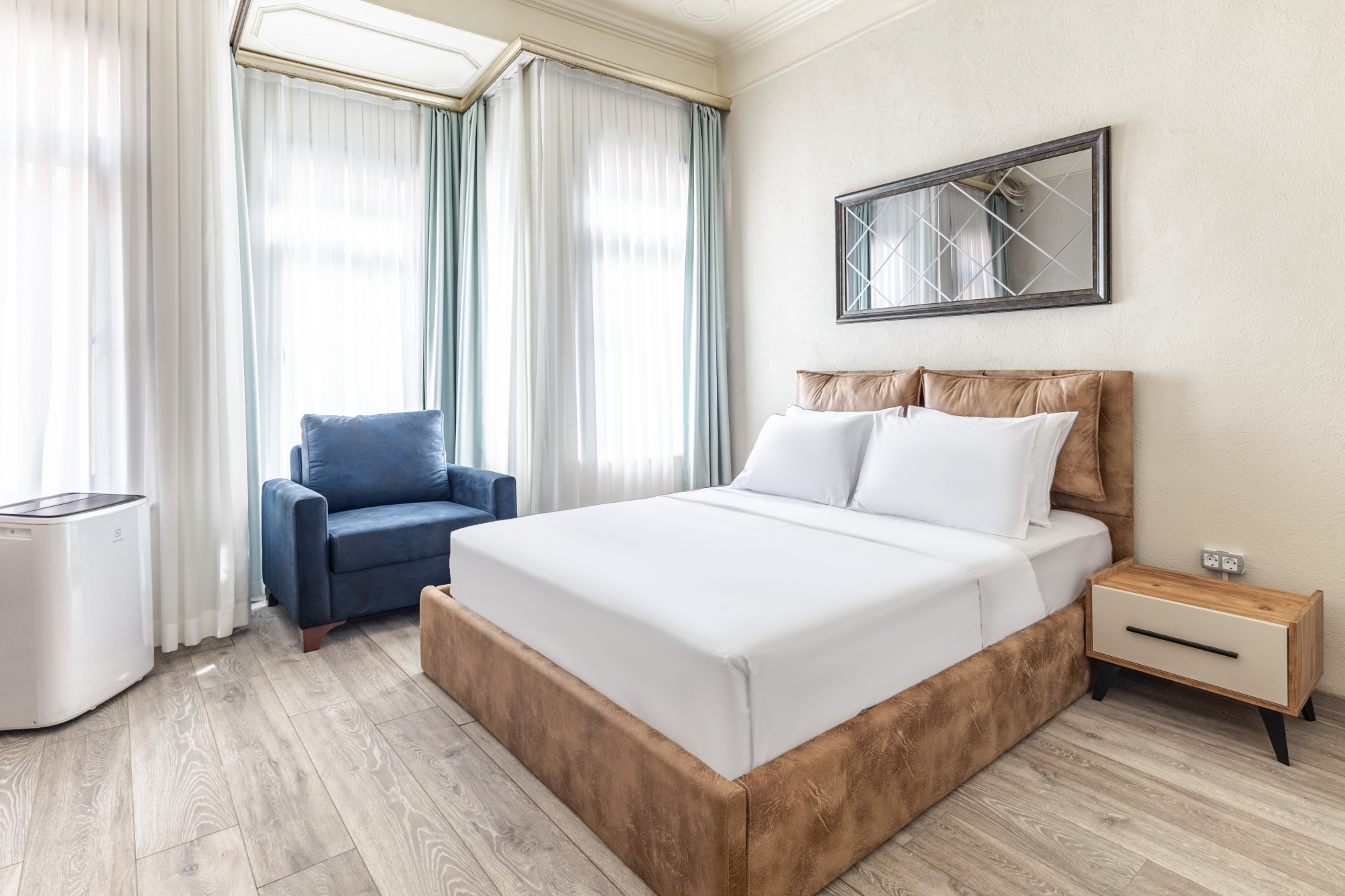 Kadıköy'de Moda Sahili'ne Yakın Tarihi Otel Odası | Missafir